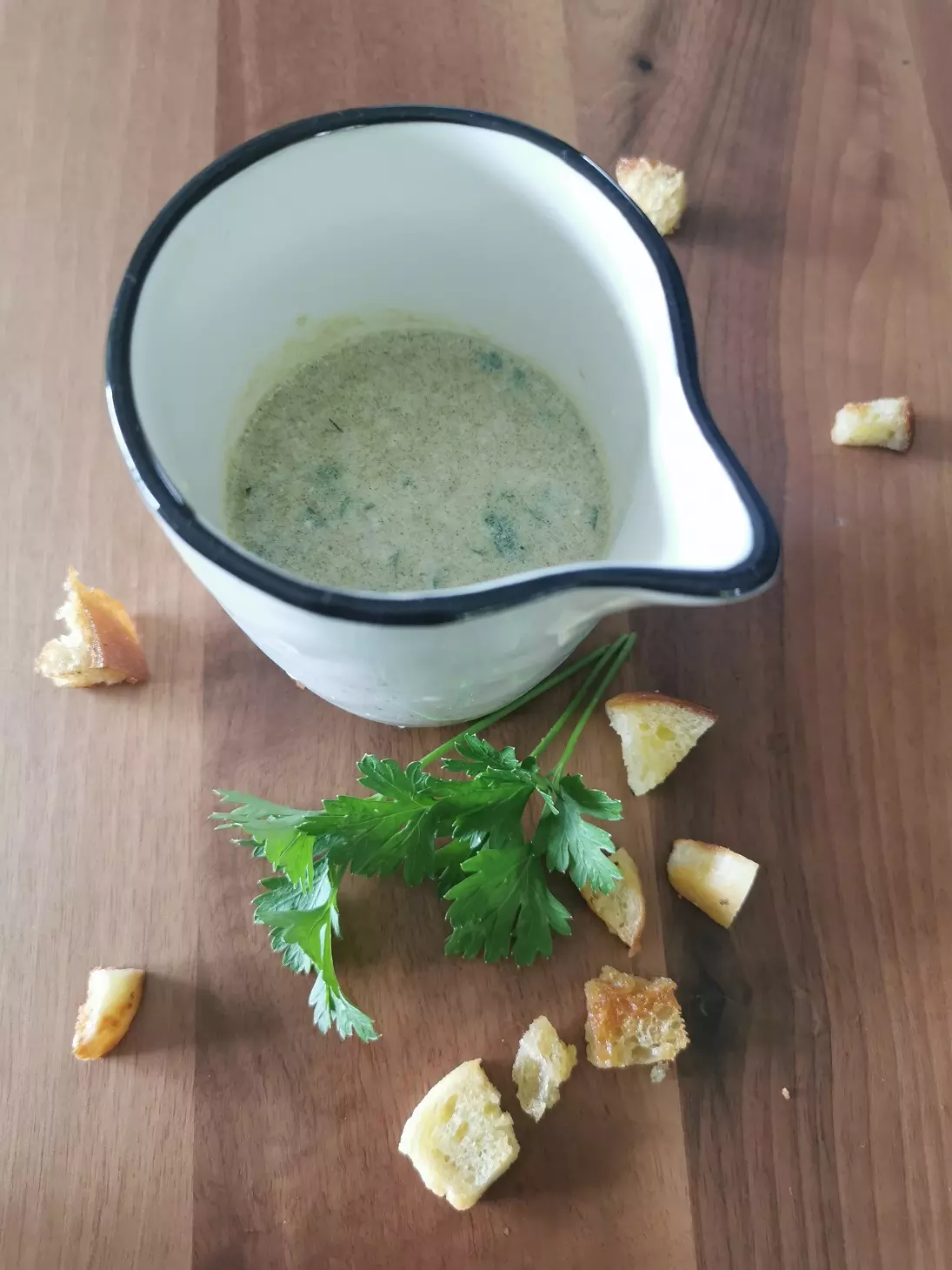 Preliv za solato z jogurtom in zelišči | Blog - Malinca.si