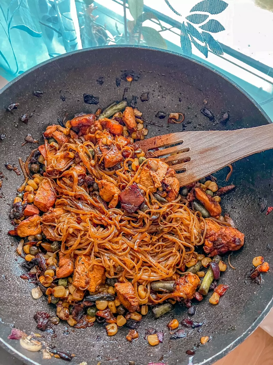 Riževi rezanci s piščancem in zelenjavo | Blog - Malinca.si